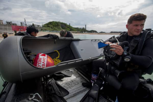 U.S. military (Navy and Marine) divers and soldiers wearing G-Shock ...